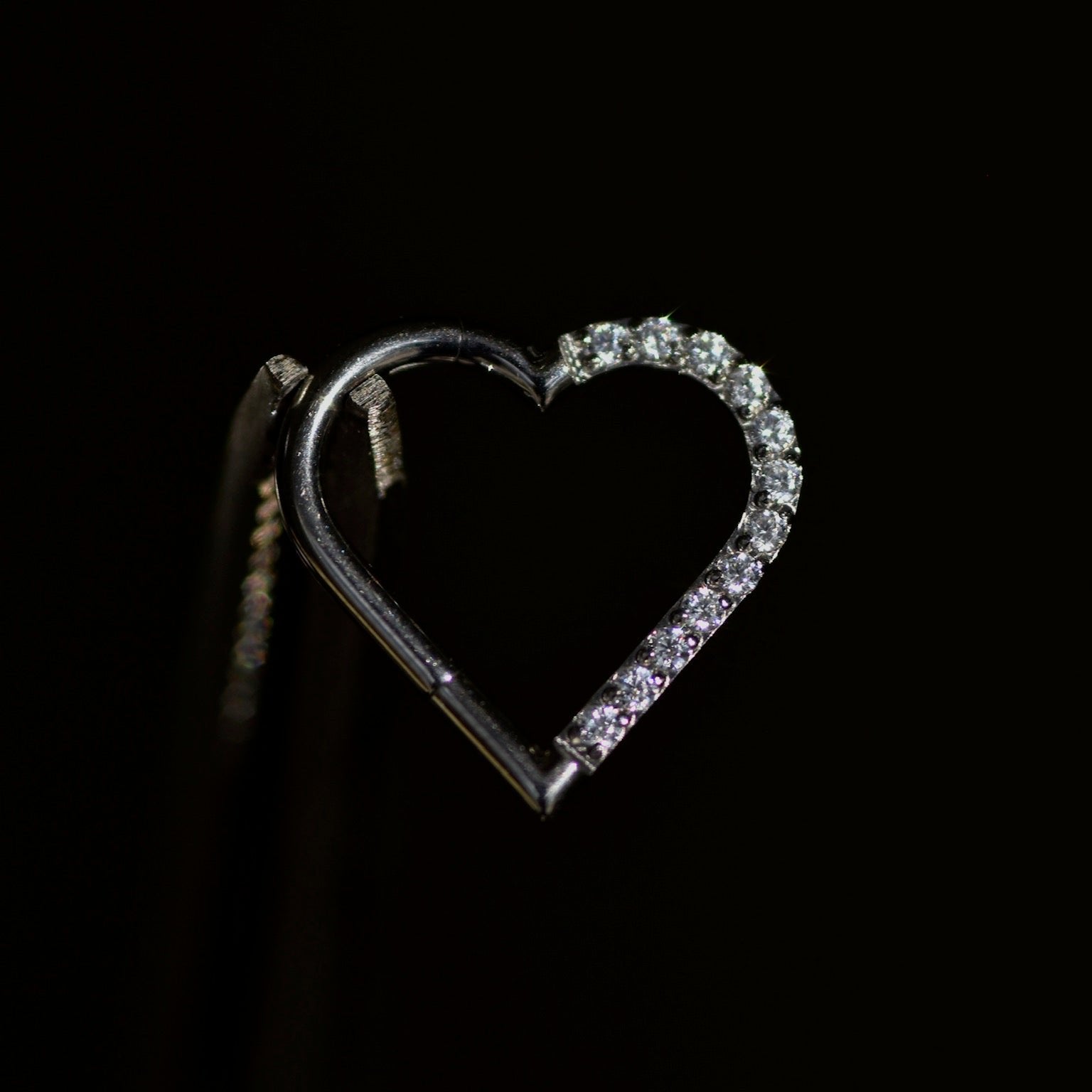 Heart hinge Clicker – APT. 144